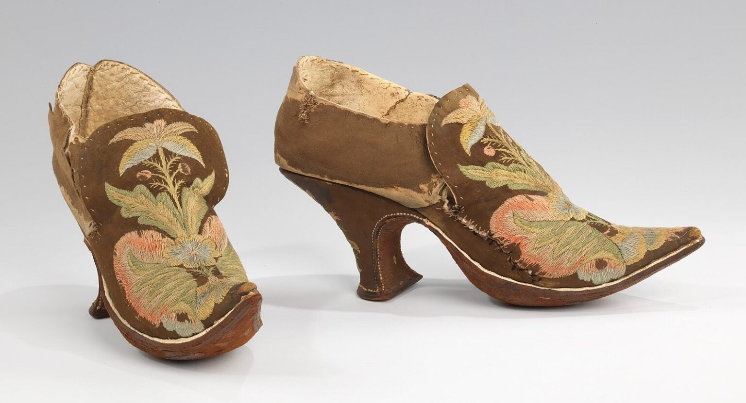 Consider the Krewe of Muses shoe – Via Nola Vie